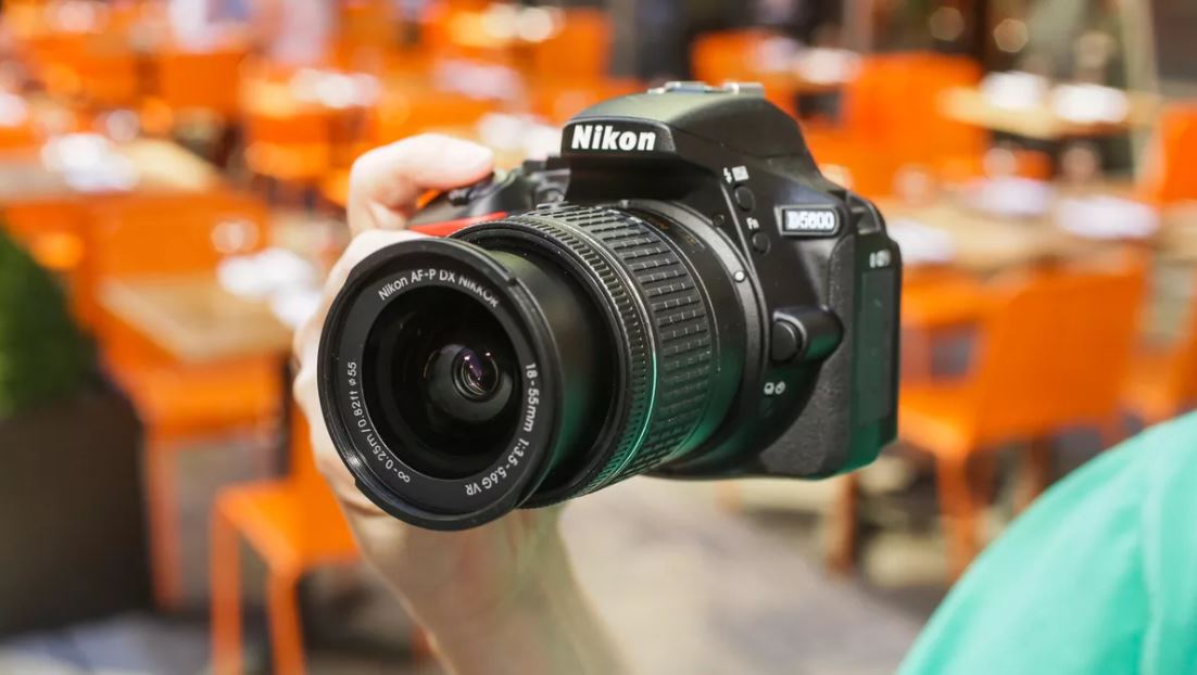 5 Best DSLR Camera For Beginners: Reviews, Features & Pricing